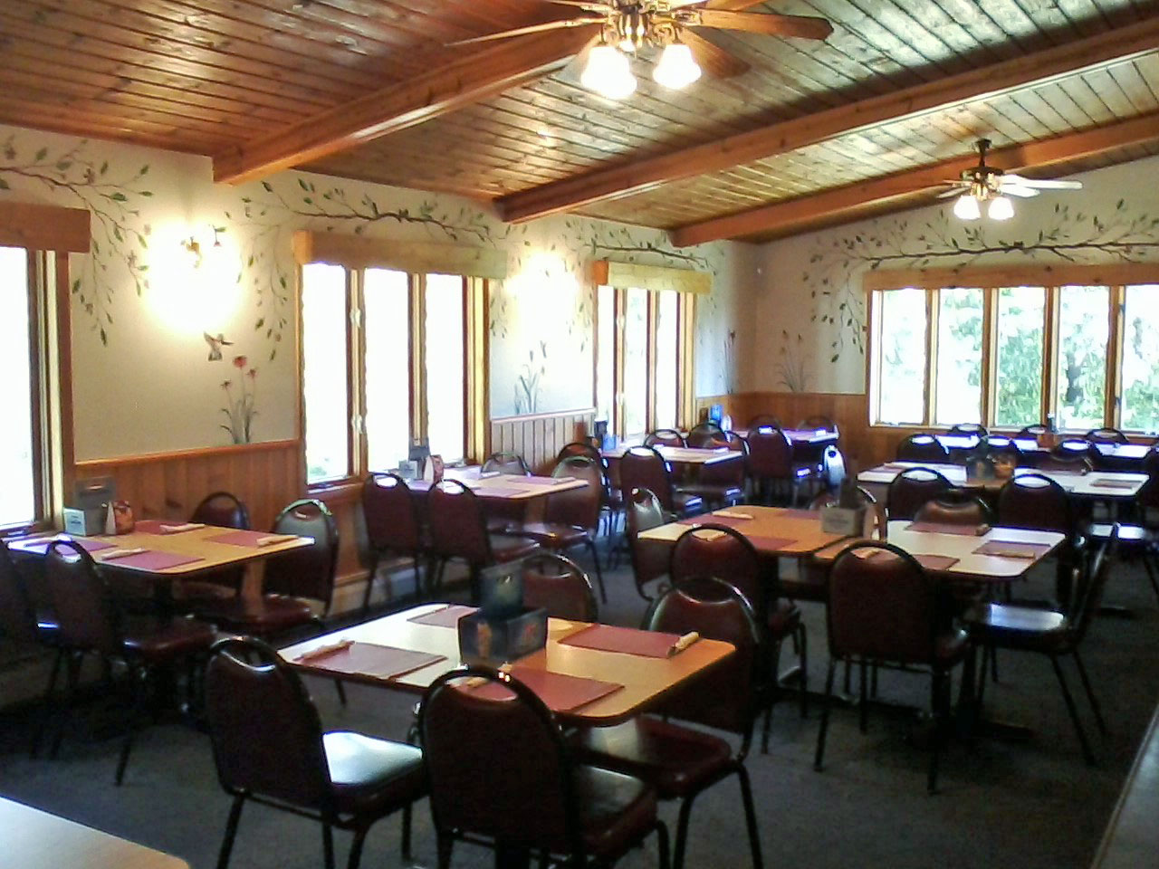 About - Hubs Riverbend Restaurant & Bar